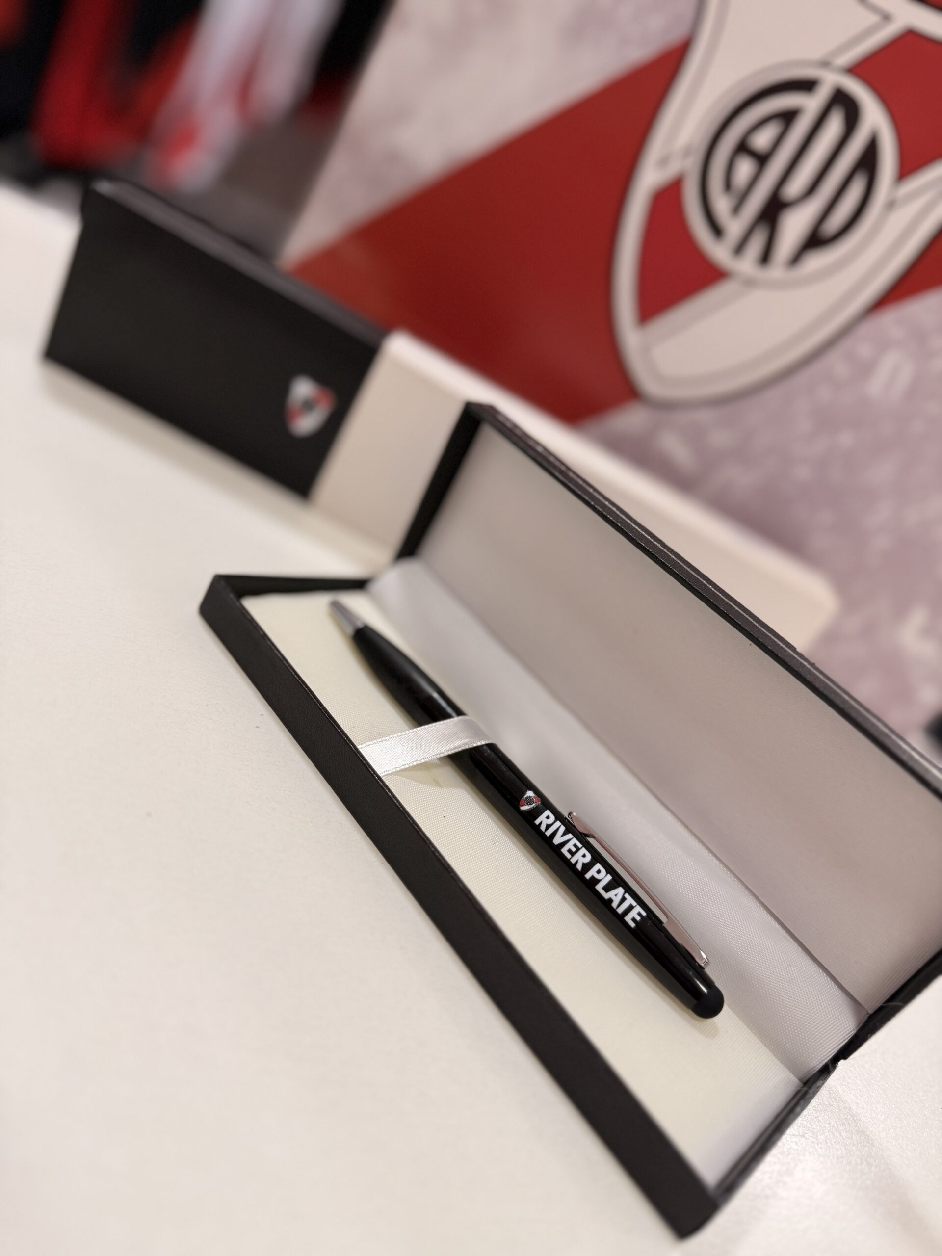 Bolígrafo con estuche – River Plate – Locos X River Formosa